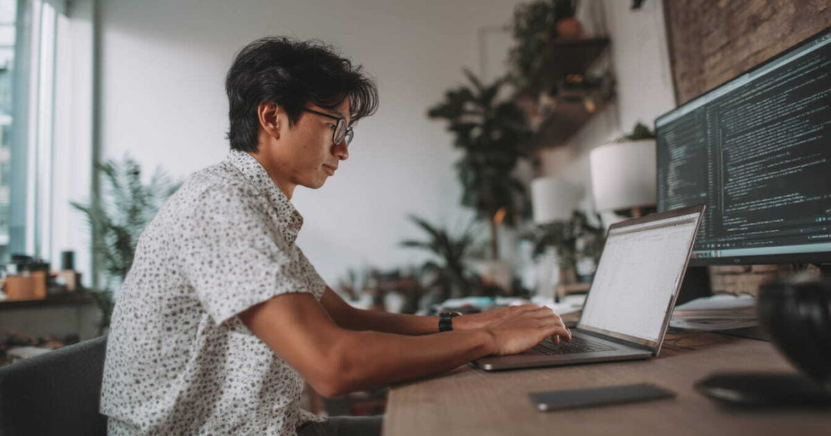 Online vs. In-Person Computer Science Degrees: Pros & Cons